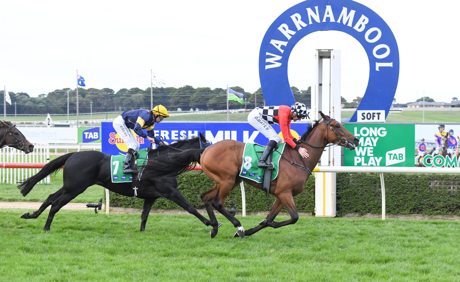 Lindsey Smith wins the Warrnambool Cup | Sports News Australia